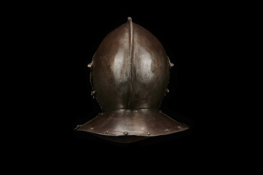 ITALIAN CLOSE HELMET, 17TH CENTURY