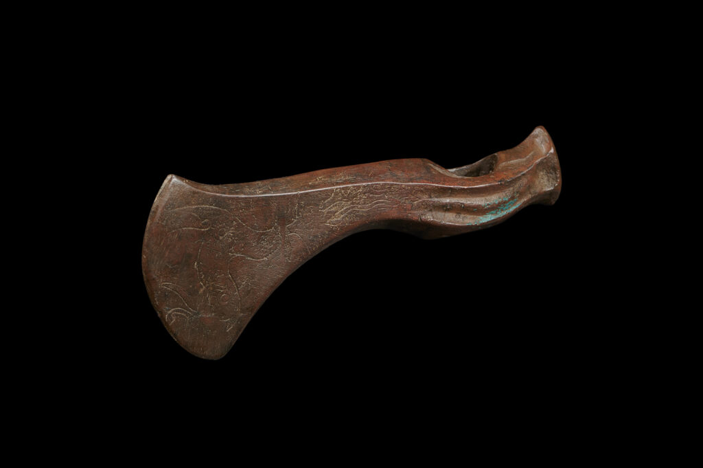 BRONZE BATTLE AXE OF KOBAN CULTURE, 9TH-7TH CENTURY B.C.