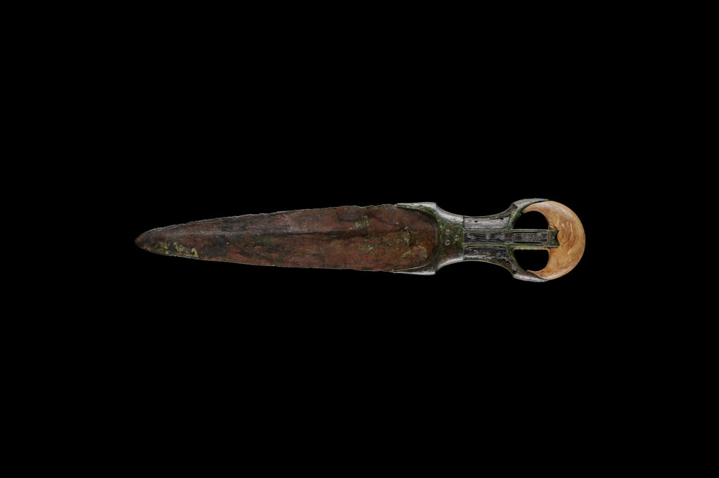 EGYPTIAN BRONZE DAGGER WITH HYPO TOOTH POMMEL